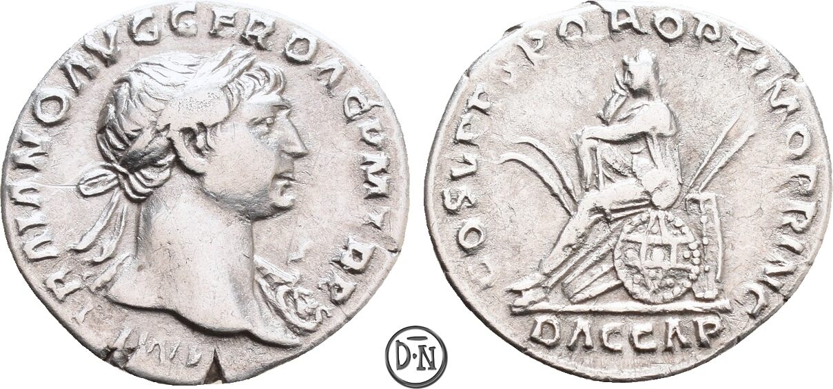 Trajan (98-117) Denar 108-109 n. Chr. Rom, Büste / Dacia auf Waffenhaufen, sehr selten mit Aegis ...
